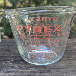 Pyrex Measuring Cup 1983 With Open Handle Holds up to 1 Cup With Some ...
