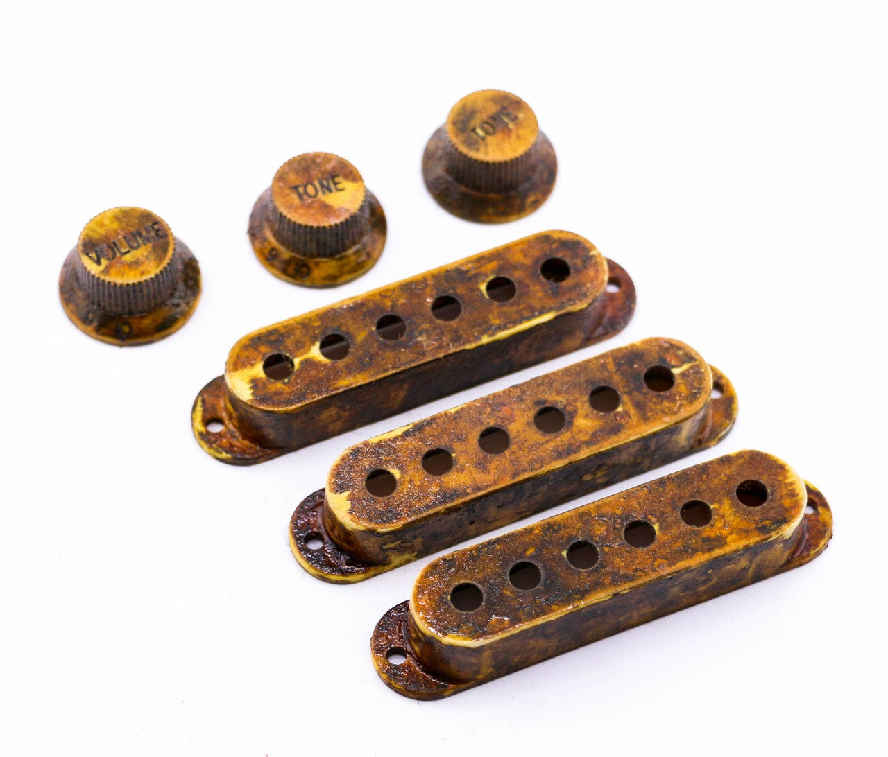 AGP ™ Relic Stratocaster ® Aged Pickups Covers 52/52/52mm Pole Spacing ...