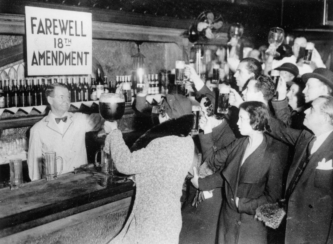 Speakeasy Bar 1920s Prohibition Alcohol Ban 18th Amendment Liquor Pub ...