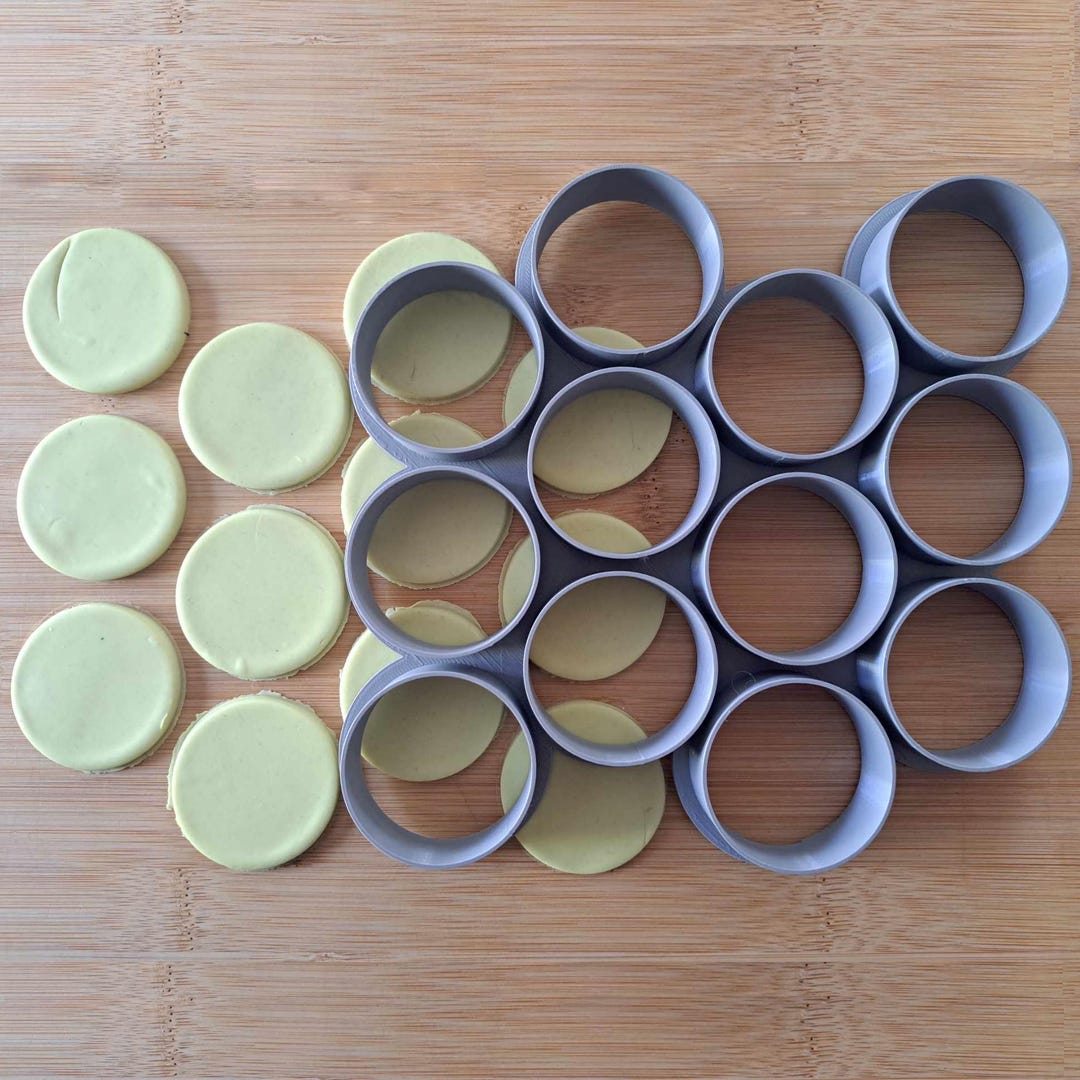 Multi-circle Cookie Cutter. Lots of Circle Shaped Biscuits. 12 Circles ...