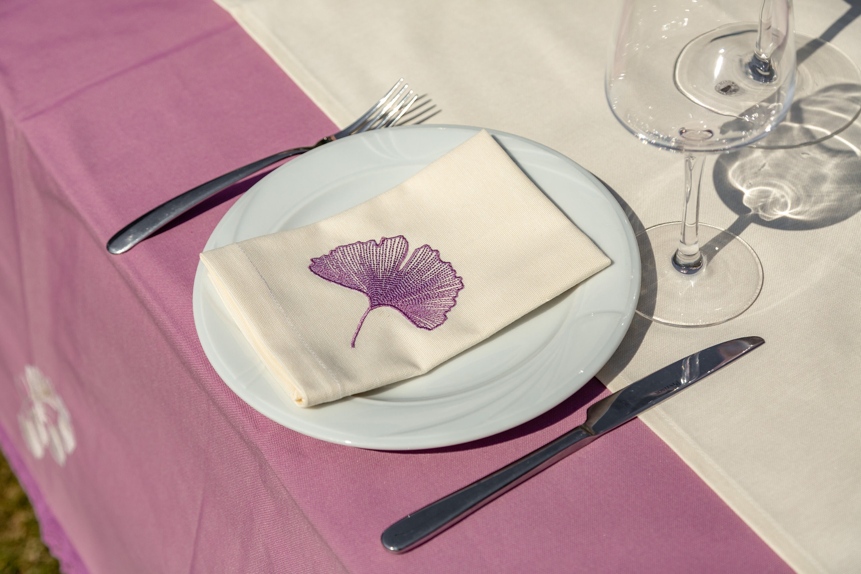 PLUM Table Set - Etsy