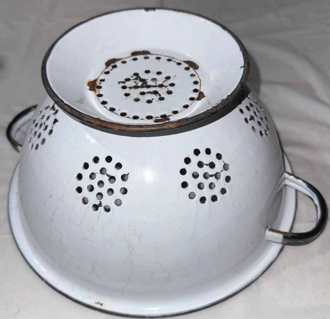 White Enamelware Colander Vintage Display Country Rural - Etsy