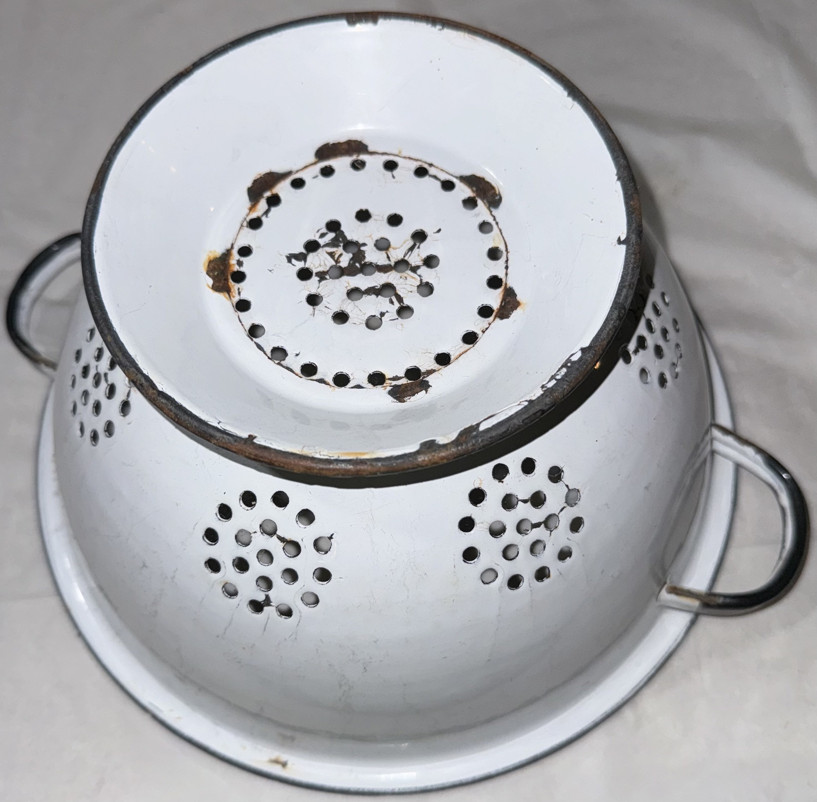 White Enamelware Colander Vintage Display Country Rural - Etsy