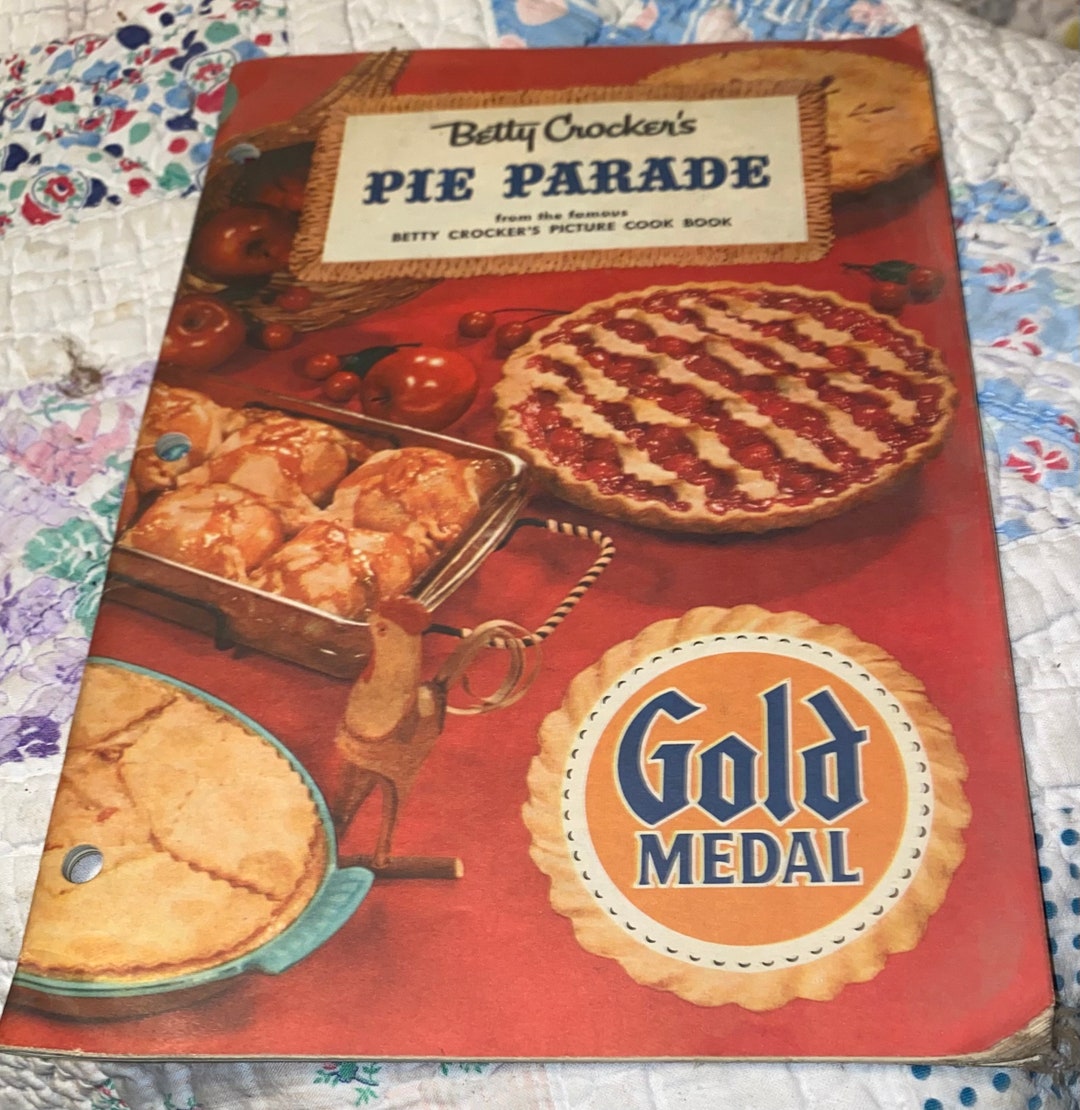 Vintage 1957 Betty Crocker's Pie Parade Cookbook Paper Booklet Gold ...
