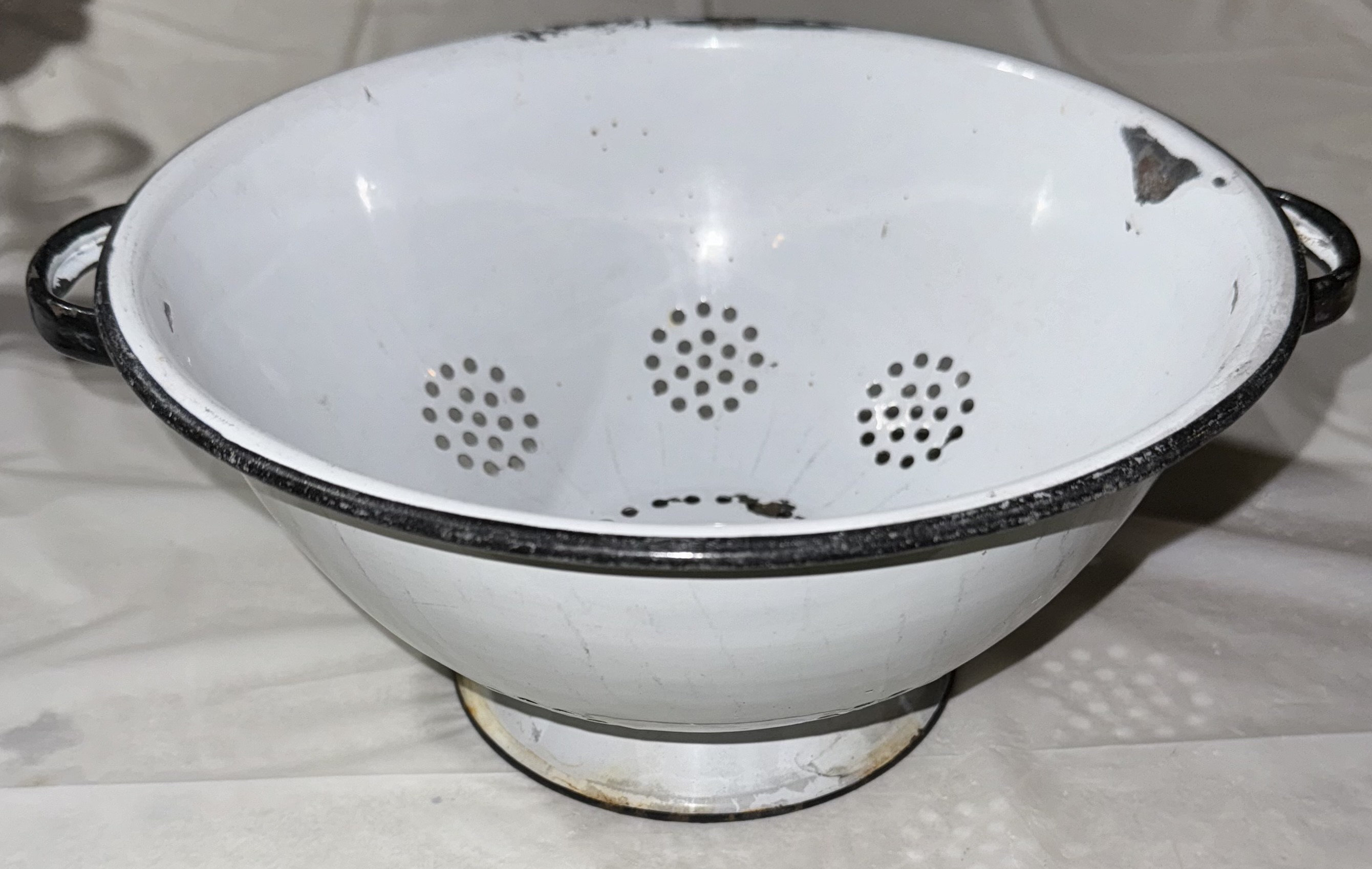 White Enamelware Colander Vintage Display Country Rural - Etsy