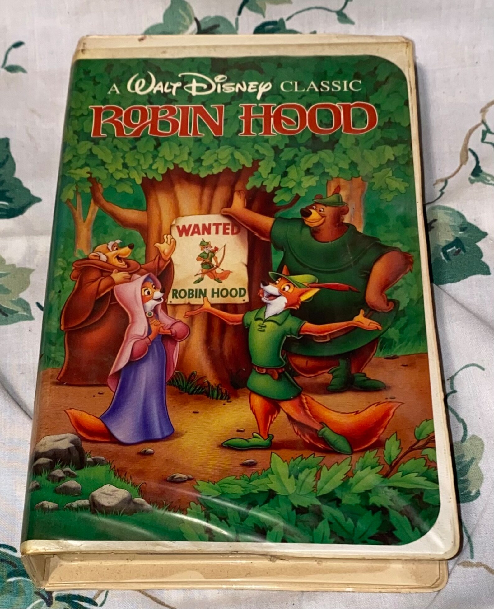 A Walt Disney Classic ROBIN HOOD (black Diamond Classic) VHS Tape in ...