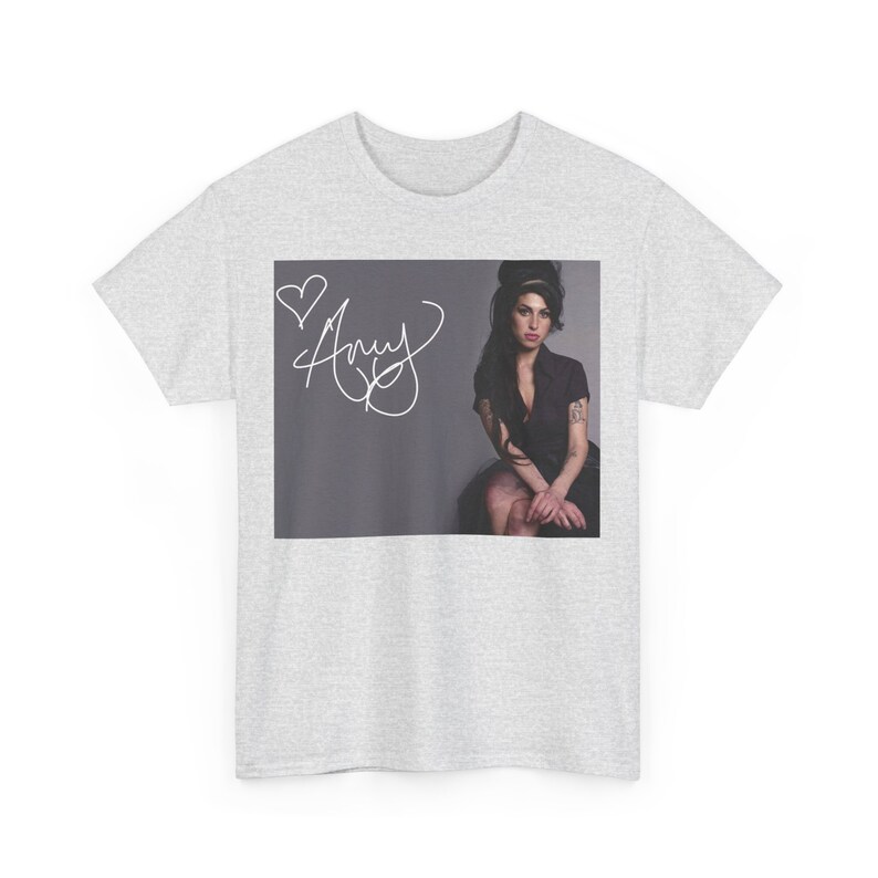 Amy Winehouse Autograph Photo 2 Signed With Love, Amy Graphic Tee, 90s ...