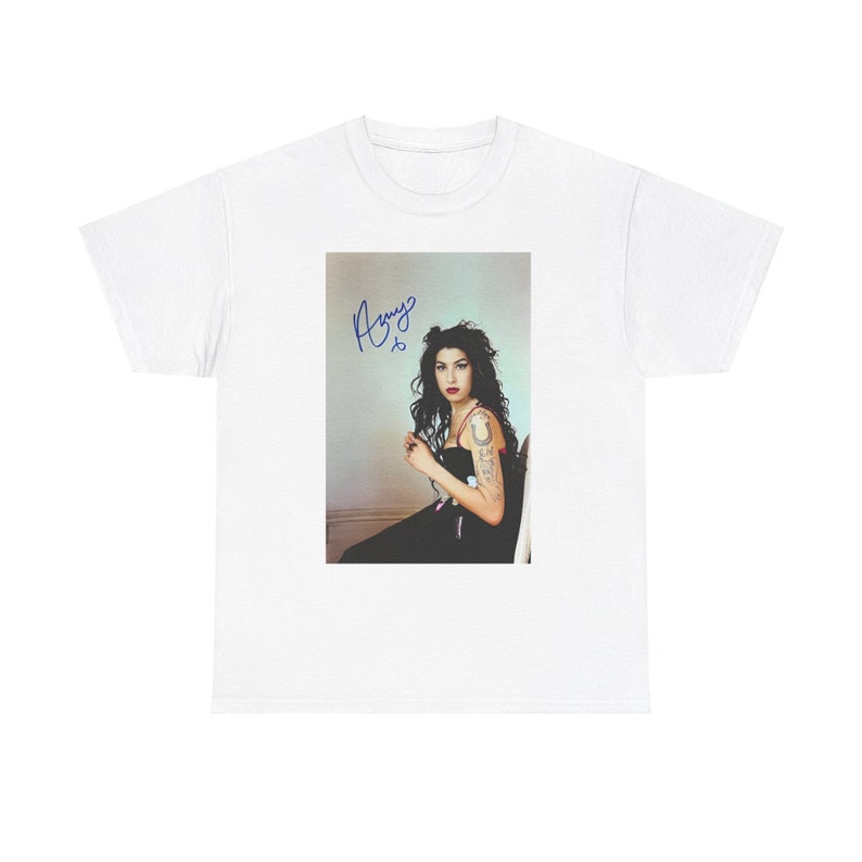 Amy Winehouse Autograph Photo 3 Signed With Love, Amy Graphic Tee, 90s ...