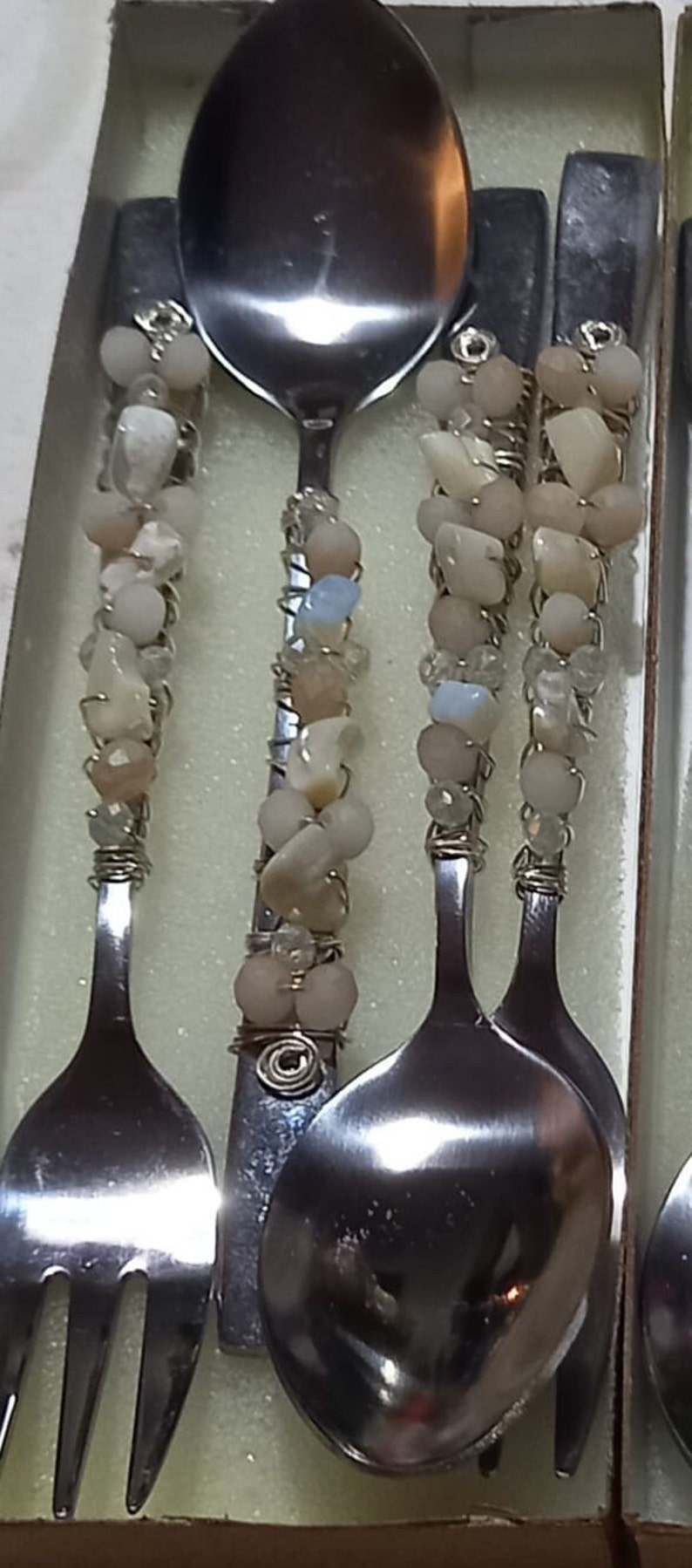 Spoons and Forks With Colorful Design Made of Rocks and Wire. Cucharas ...