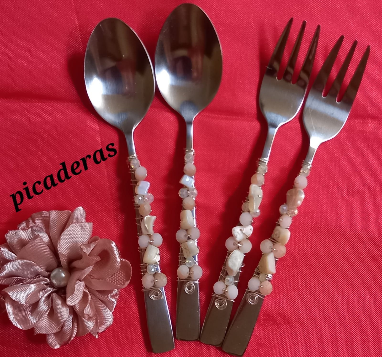Spoons and Forks With Colorful Design Made of Rocks and Wire. Cucharas ...