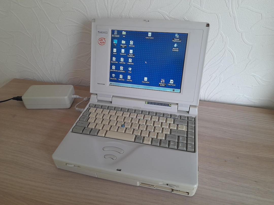 Toshiba T2400CS Vintage Laptop From 1995 , White Old School Case ...