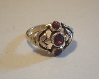 Vintage Avon 1970s Kensington Ring Size 5 Gold Tone Rhinestone ...