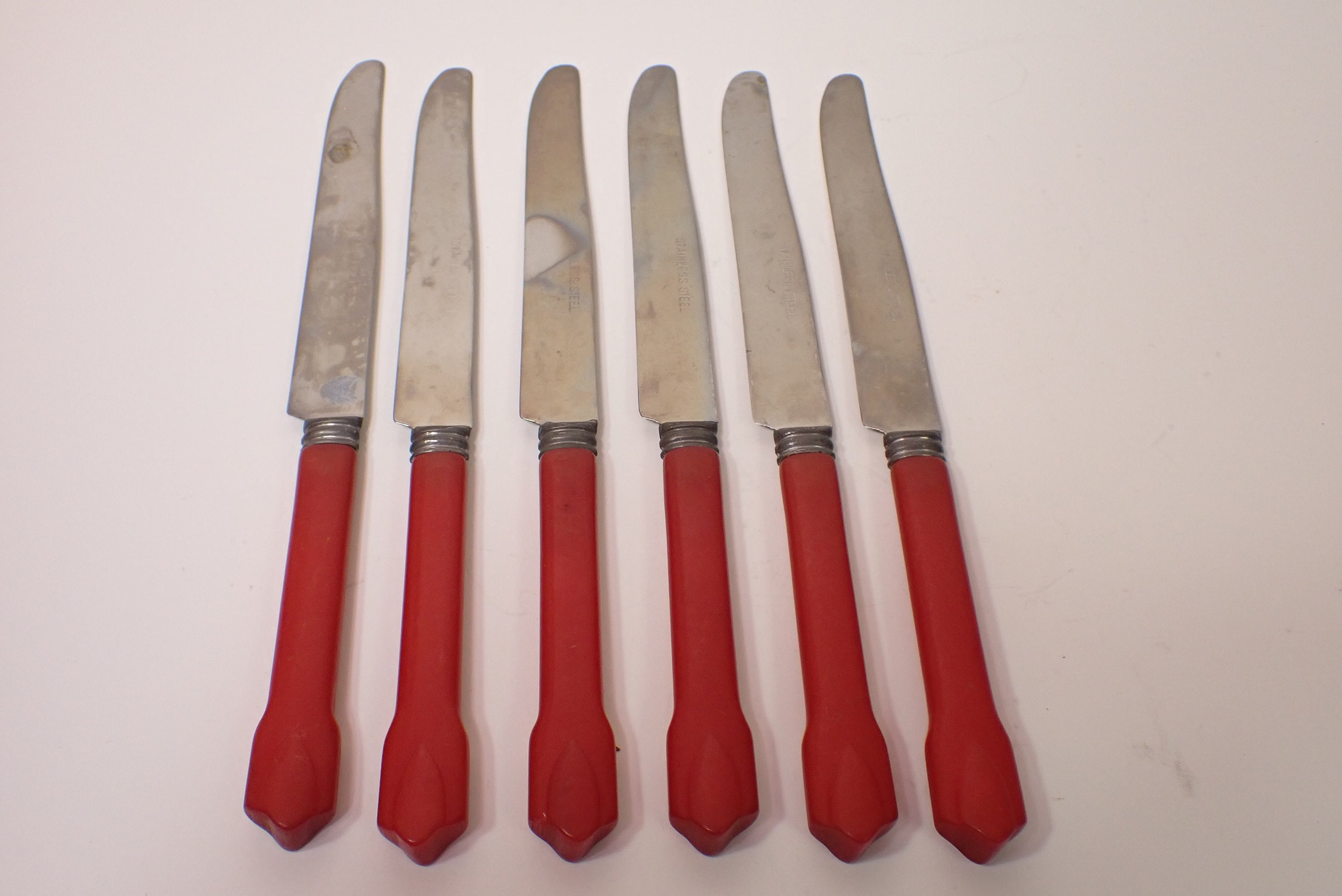 6 Vintage Set 9 5/8 Red Bakelite Handles Stainless Steel Blades Knives ...