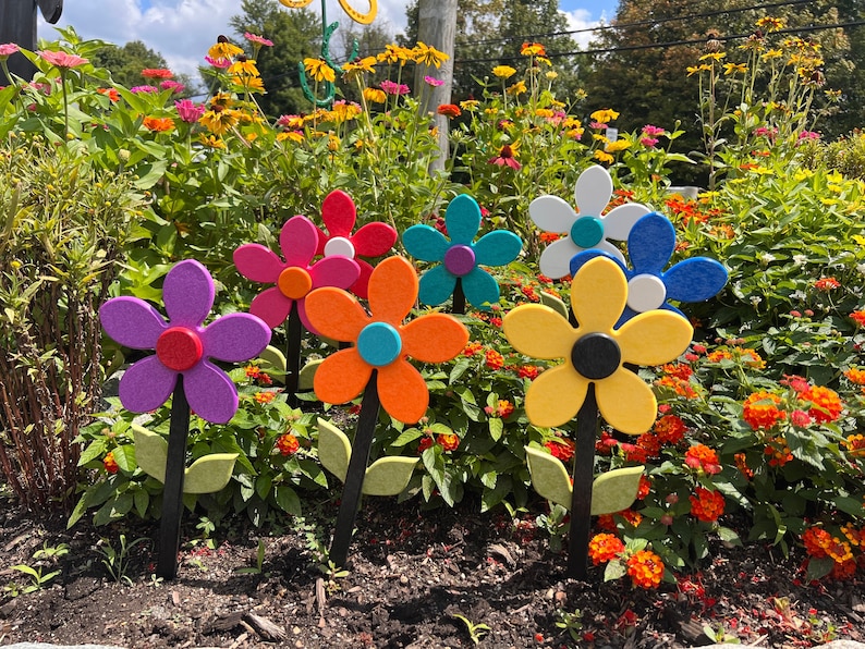 Poly Daisy Garden Decorations W/ Stake - Etsy