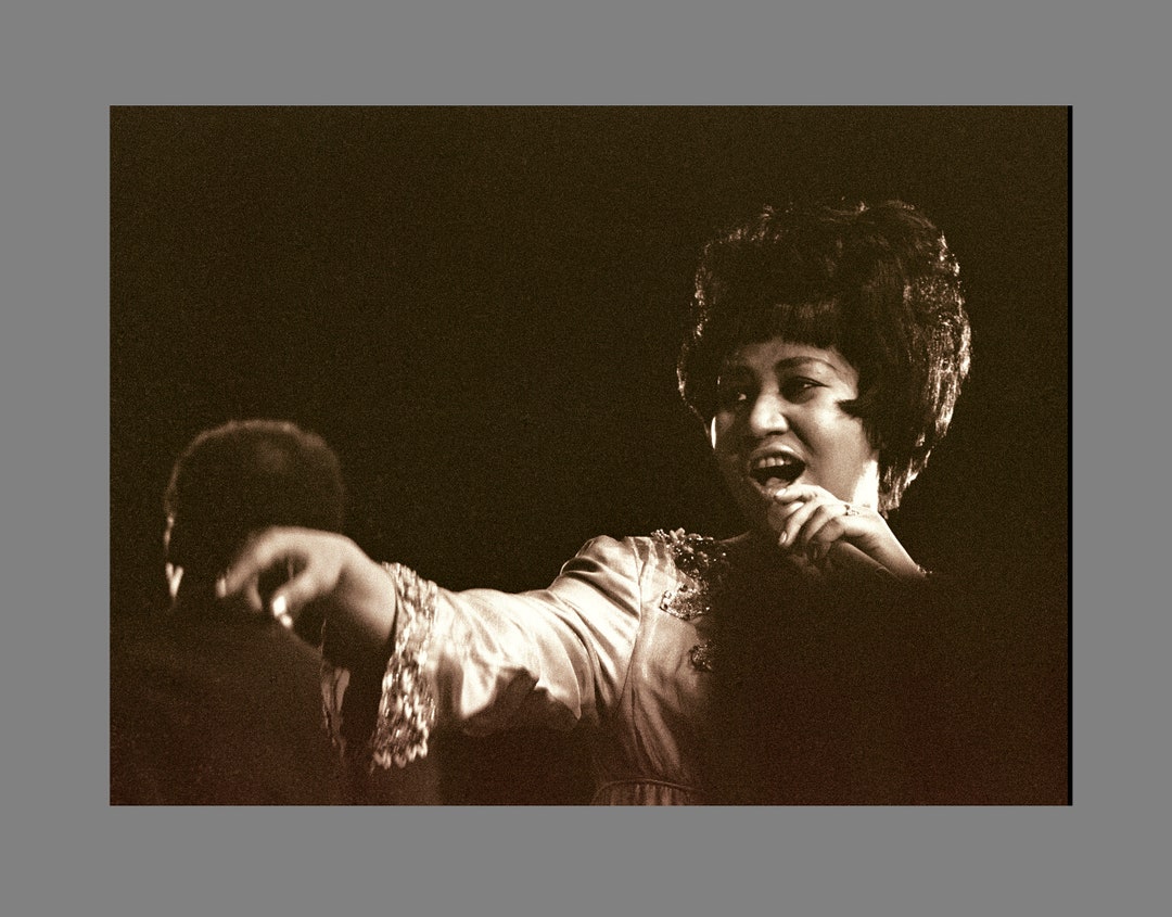 Aretha Franklin Queen of Soul Onstage Singing Detroit Concert ...