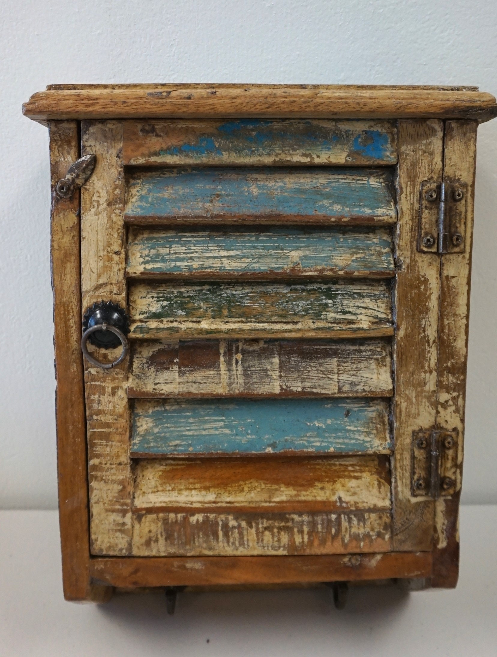 NEW Rustic Reclaimed Wood Farmhouse Hanging Key Cupboard Wall Decor Key ...