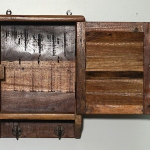 NEW Rustic Reclaimed Wood Farmhouse Hanging Key Cupboard Wall Decor Key ...