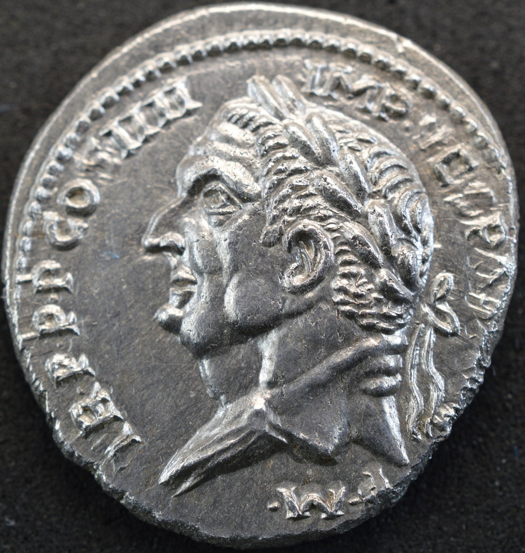 Silver Roman Aureus of Vespasianus / Titvs Flavivs Vespasianvs Solid ...