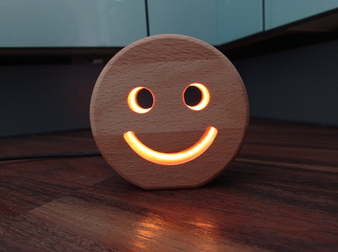 Smiley Holz Deko LED Nachtlicht / Tischlicht, Smiley Deko -Emoji Deko ...