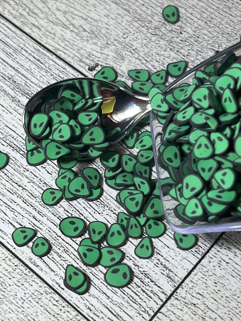 20g 10mm Mini Green Alien Head Halloween Polymer Clay Slices | UFO ...