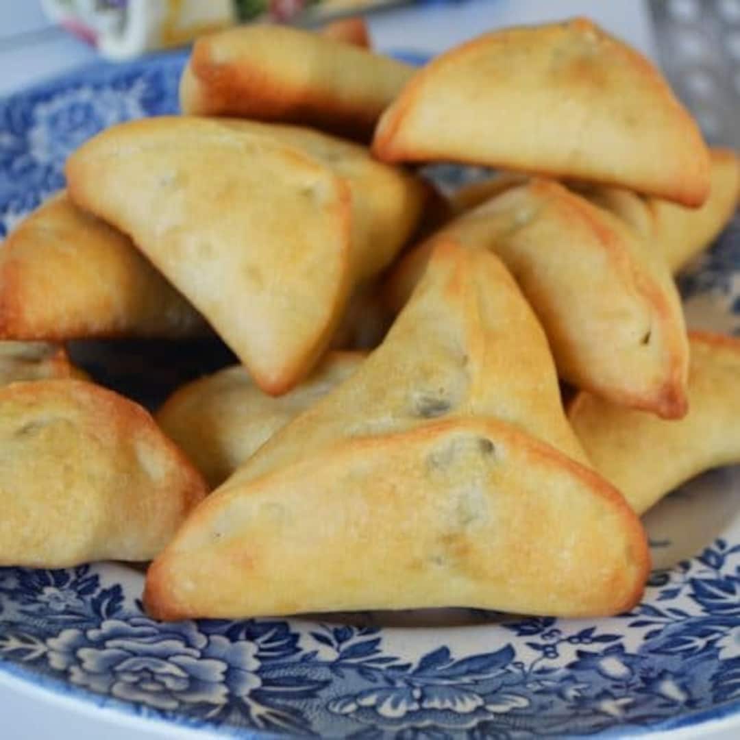 Arab Pastry/muajanat/fatayer/spinach Pastry/spinach Pies/fayatayer ...