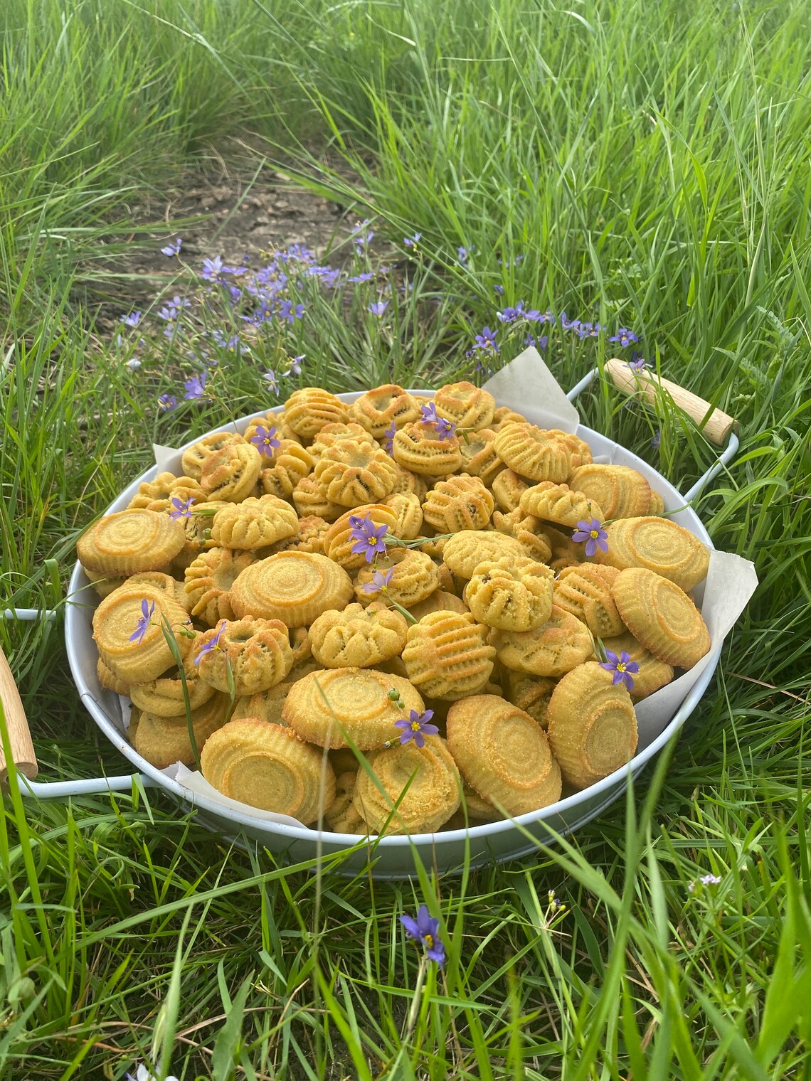 Cookie Variety Pack (date Maamoul,ghraybeh,pistachio Maamoul,walnut ...