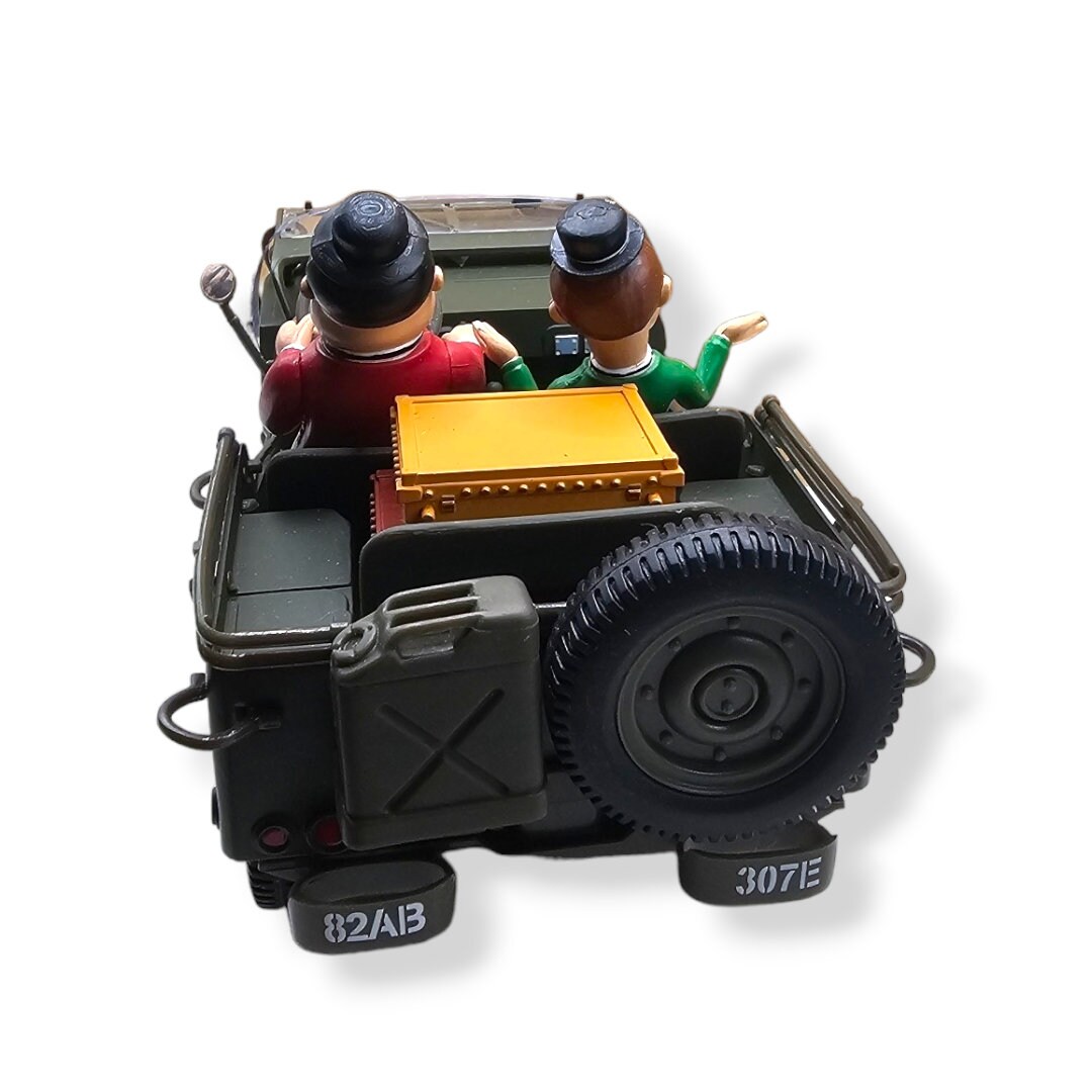 VINTAGE 1/18 Scale Model of 1944 Jeep Willy W/ Laurel & Hardy on Jeep ...
