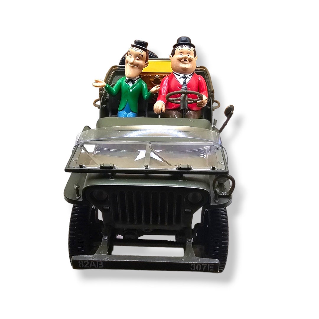 VINTAGE 1/18 Scale Model of 1944 Jeep Willy W/ Laurel & Hardy on Jeep ...