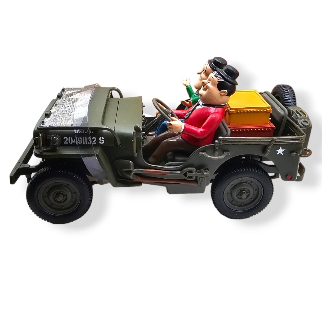 VINTAGE 1/18 Scale Model of 1944 Jeep Willy W/ Laurel & Hardy on Jeep ...