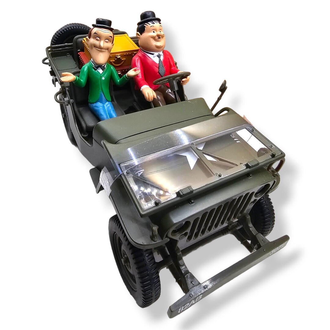 VINTAGE 1/18 Scale Model of 1944 Jeep Willy W/ Laurel & Hardy on Jeep ...