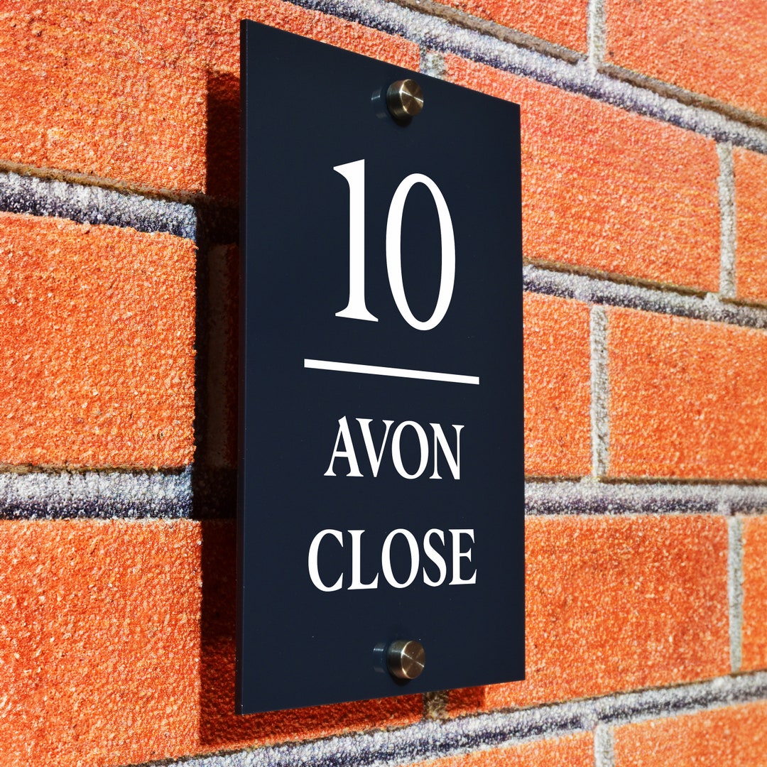 Custom Signs Badgemaster Modern Vertical Anthracite House Number Sign ...