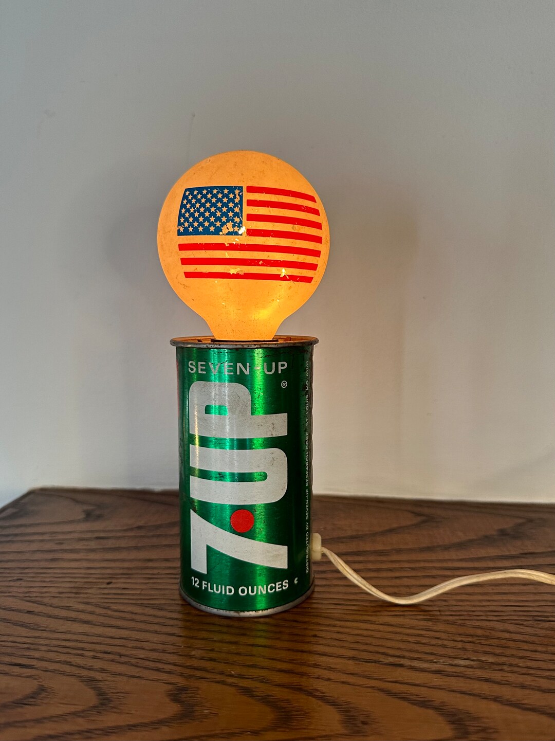 Vintage 7up Can Lamp With Vintage American Flag Flickering Lightbulb - Etsy