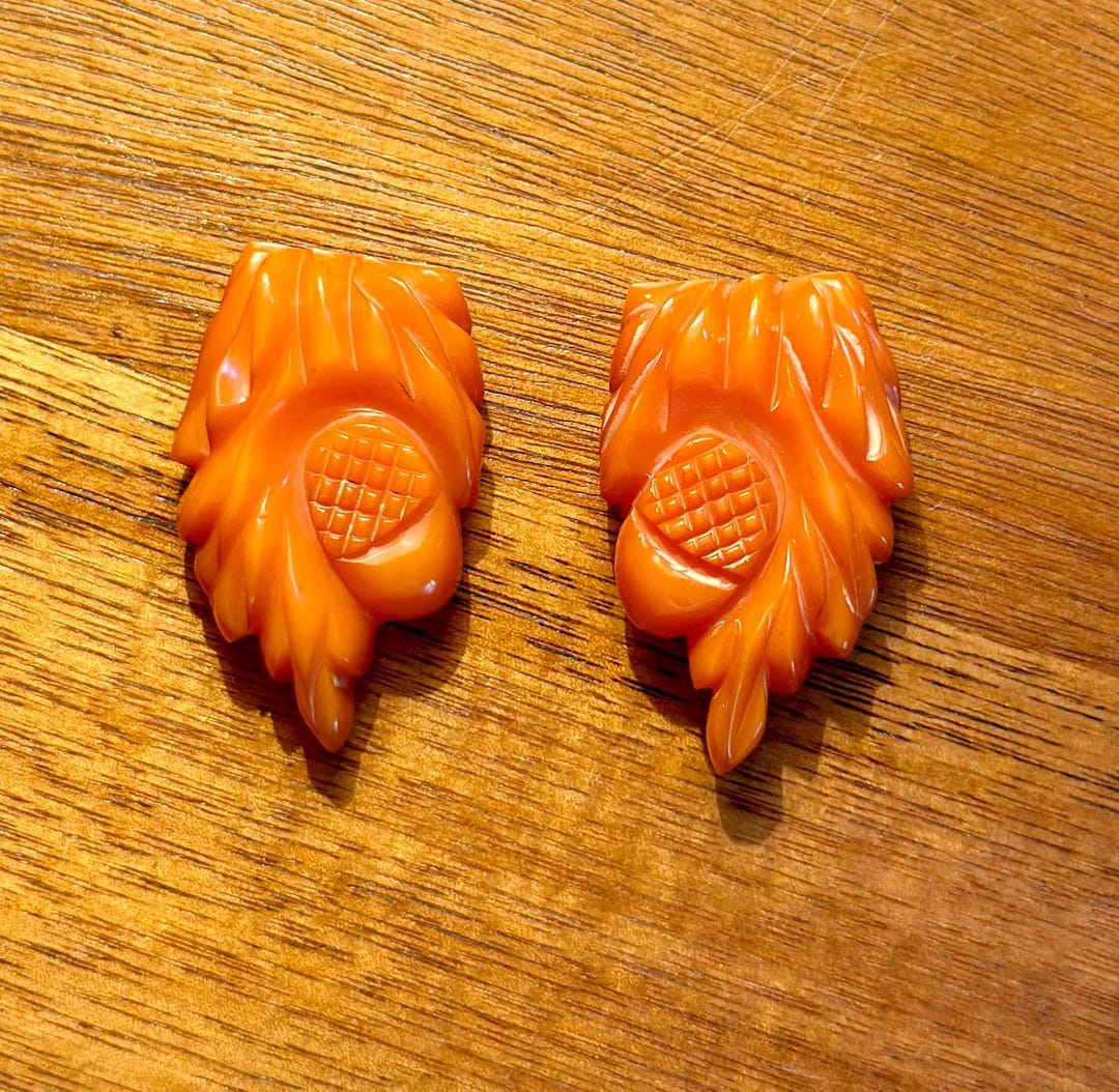 Vintage Pair of 1940s Butterscotch Bakelite Dress Clips - Etsy
