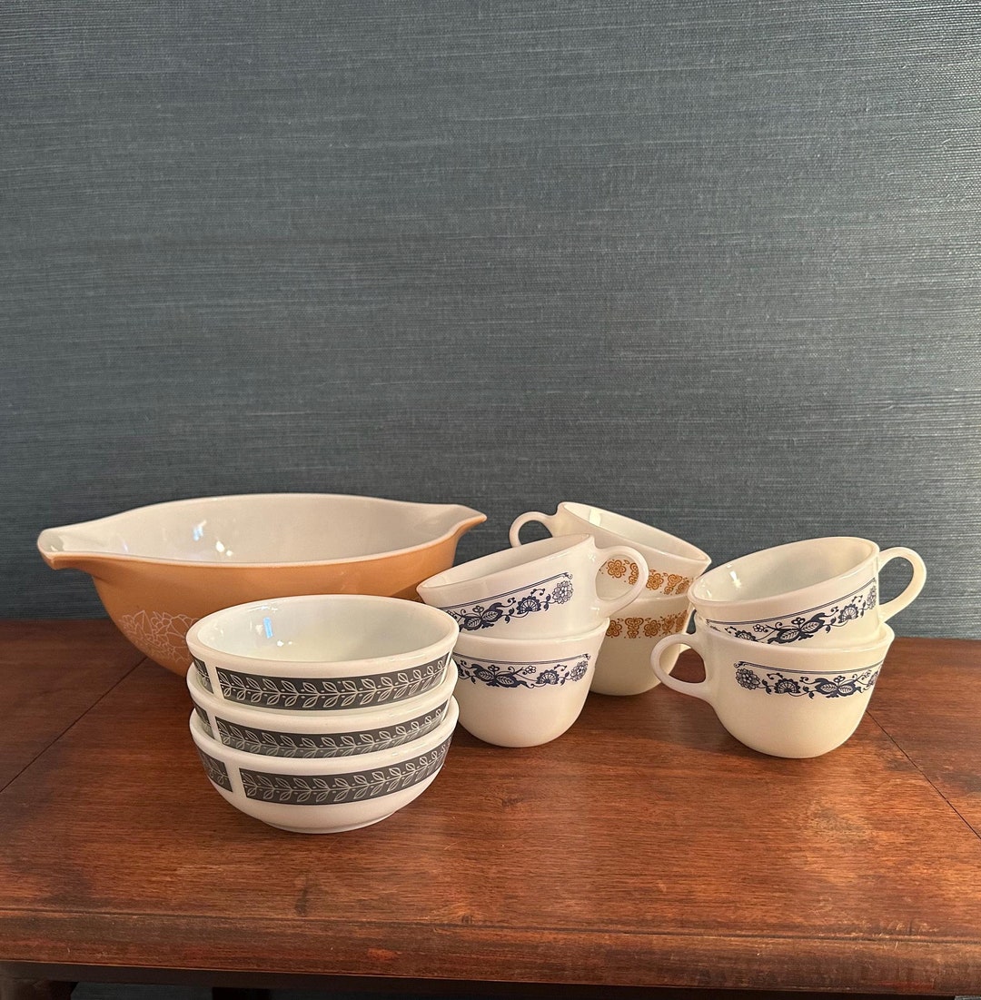 Vintage 10-piece Pyrex Set of Bowls and Mugs - Etsy