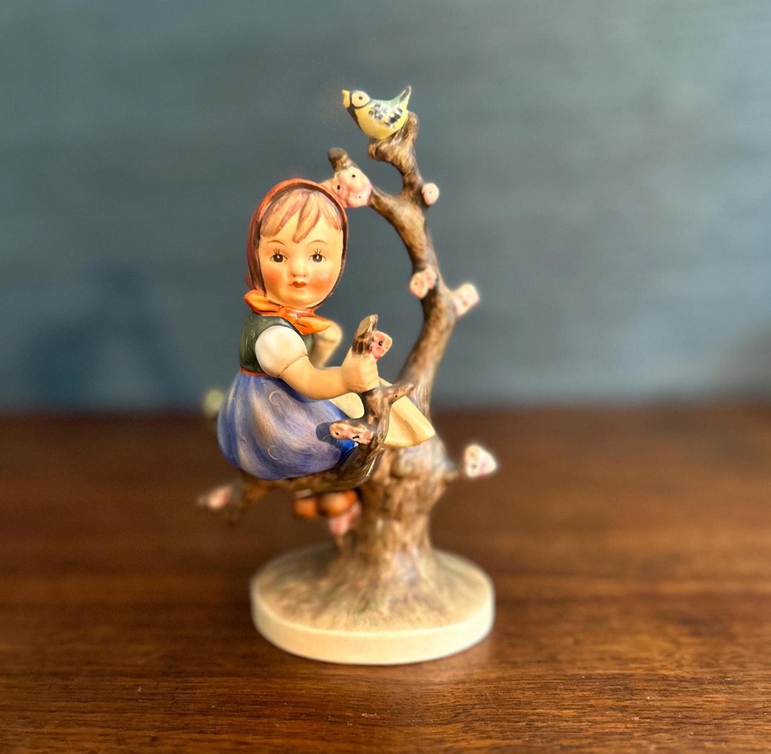 Vintage Hummel Figurine: Apple Tree Girl #141/1 (TMK3) - Etsy