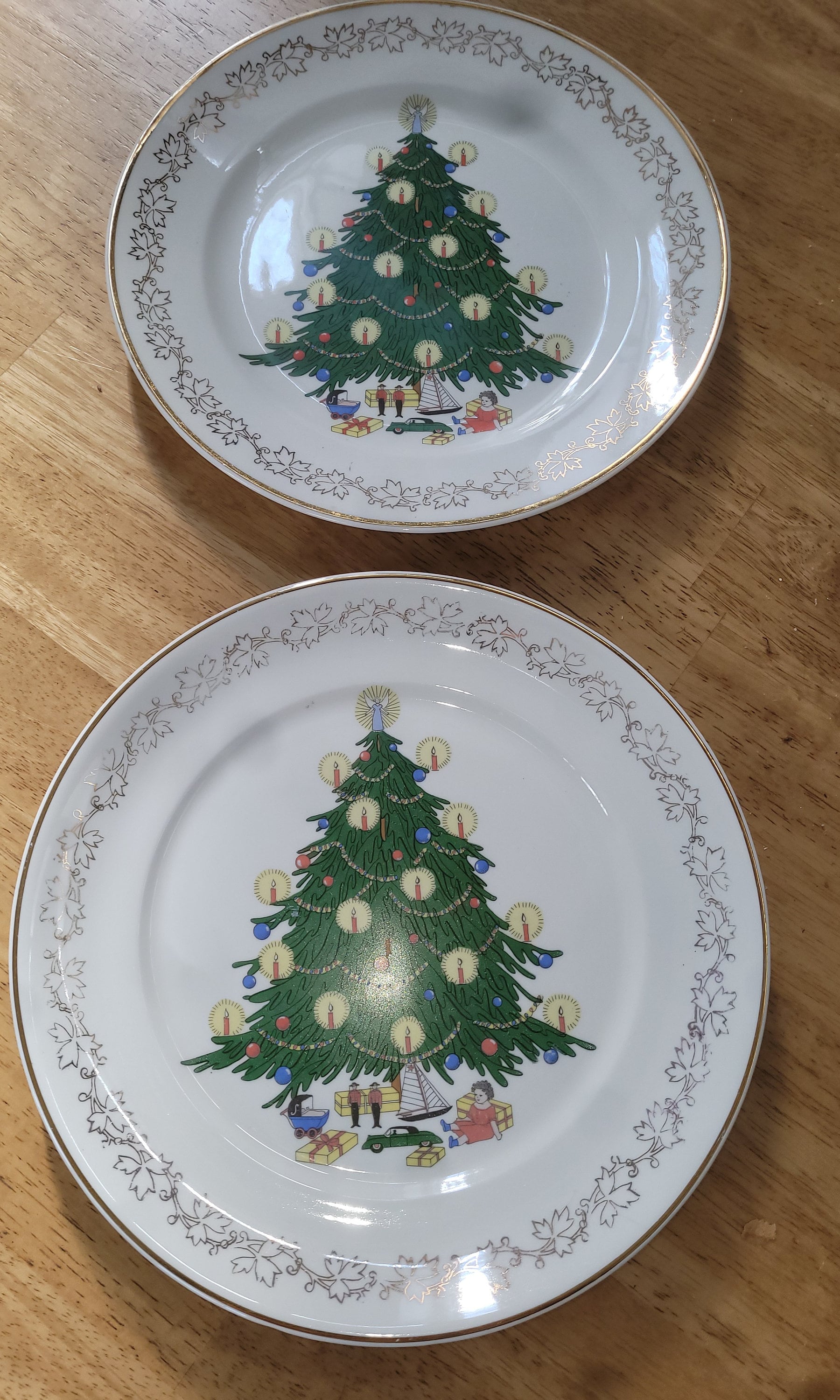 Set of 2 Merry Christmas Tree Plates - Atlas China - 22K Gold Leaf Trim ...