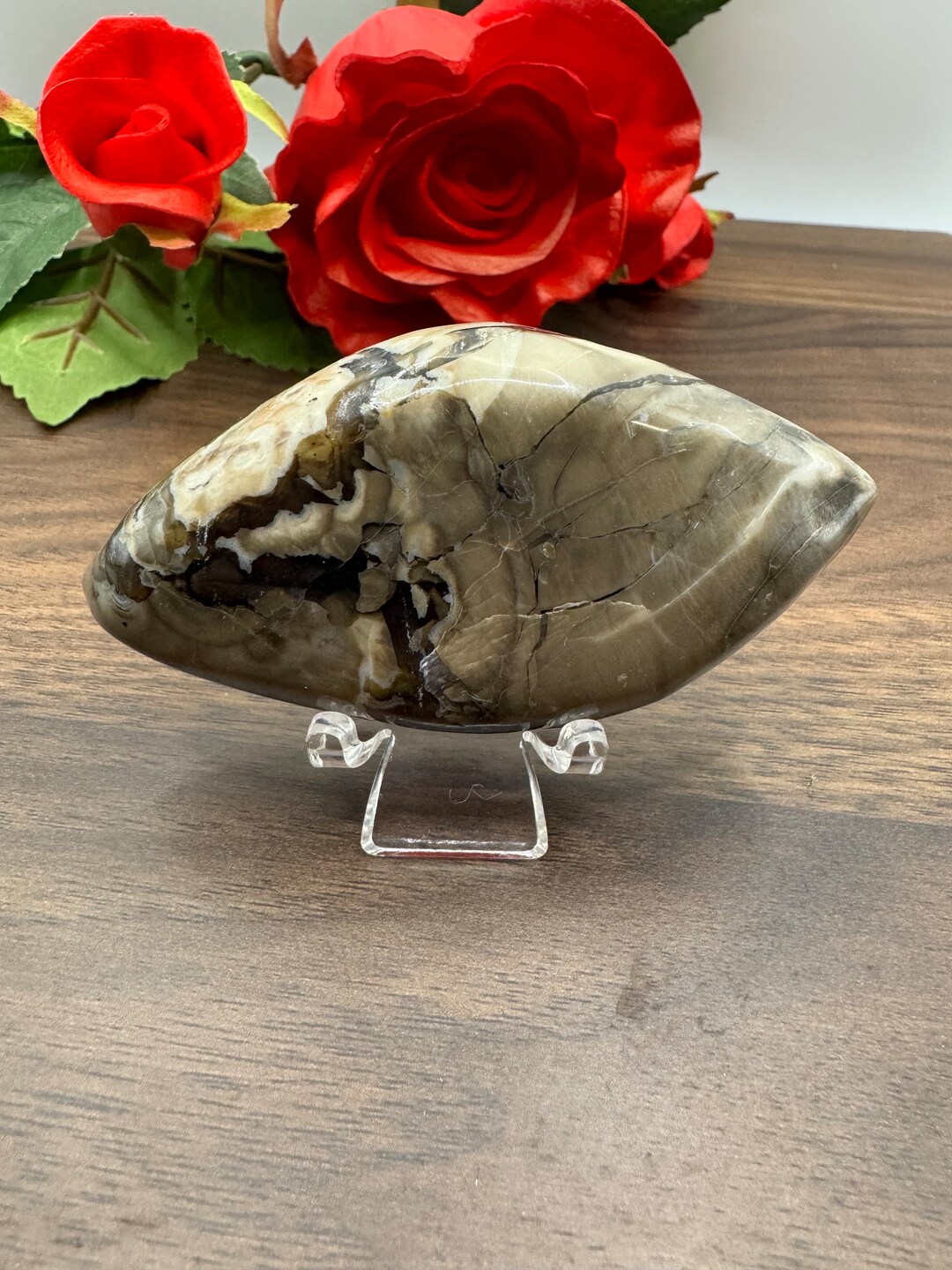 UV Reactive Chalcedony Volcano Agate Palmstone, Carved Volcano Agate ...