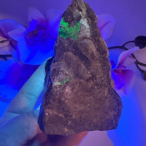 Volcano Agate UV Reactive Crystal Specimen, Rough Volcano Agate Crystal ...