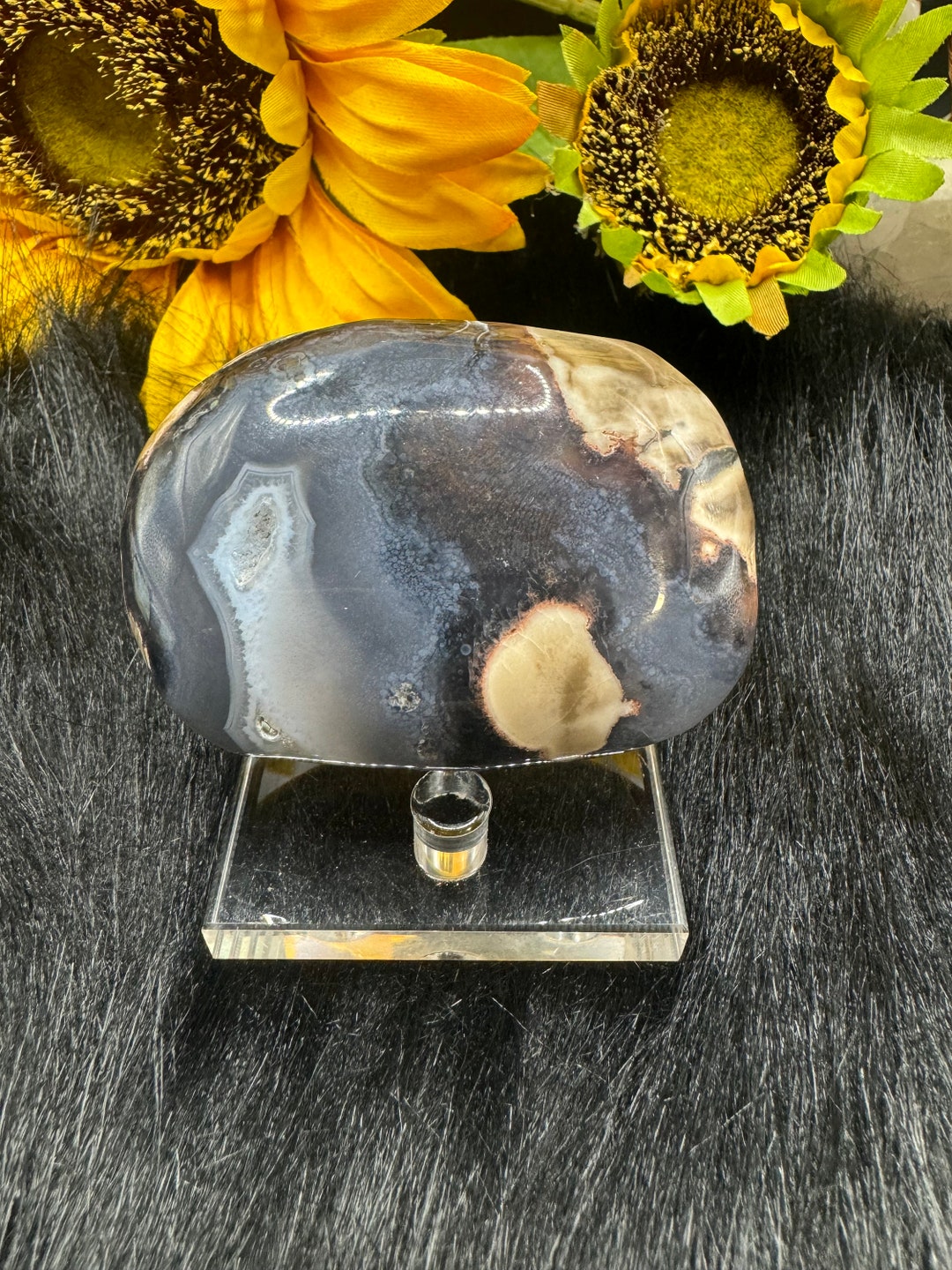 Agate With Fluorescent Chalcedony Crystal Palmstone, Volcano Agate ...