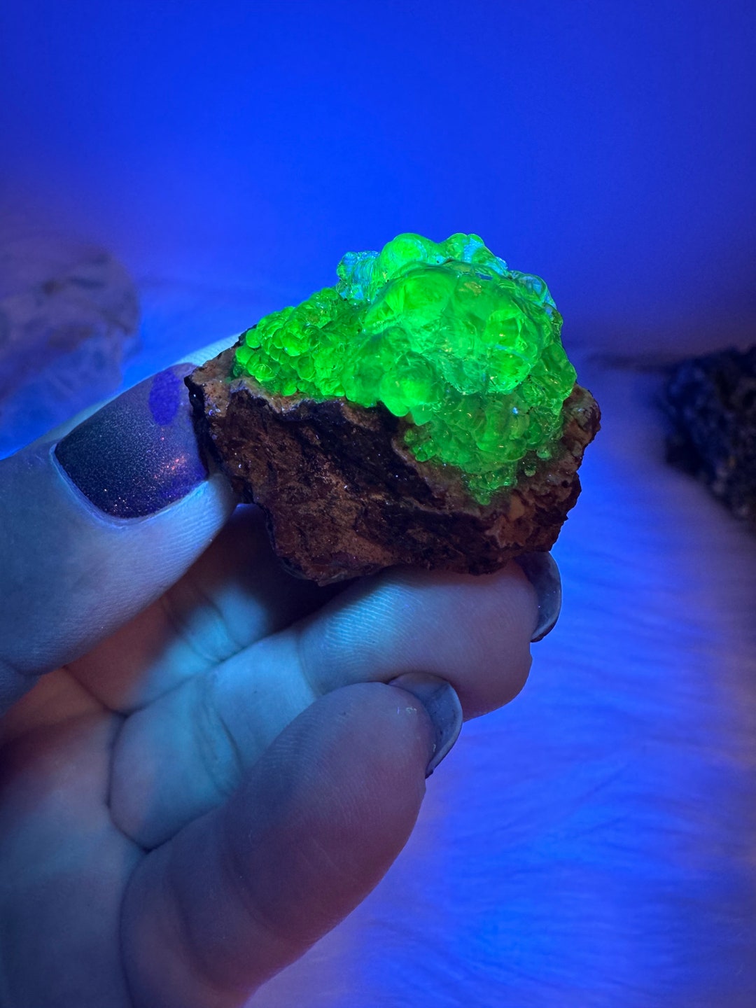 UV Reactive Hyalite Opal on Matrix Specimen, Fluorescence Opal, Hyalite ...