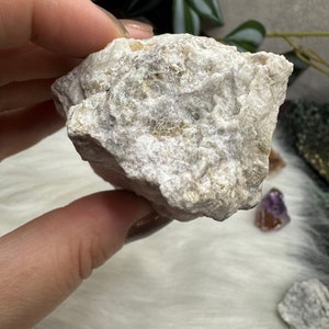 Hackmanite Raw Crystal Stone With Mica, UV Reactive Rough Hackmanite ...