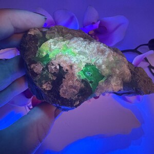 Volcano Agate UV Reactive Crystal Specimen, Rough Volcano Agate Crystal ...