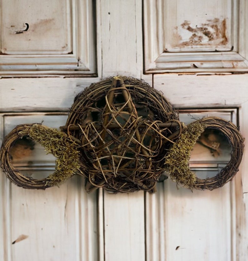 Triple Moon Goddess Pentacle Wreath: Wiccan Home Décor and Altar ...