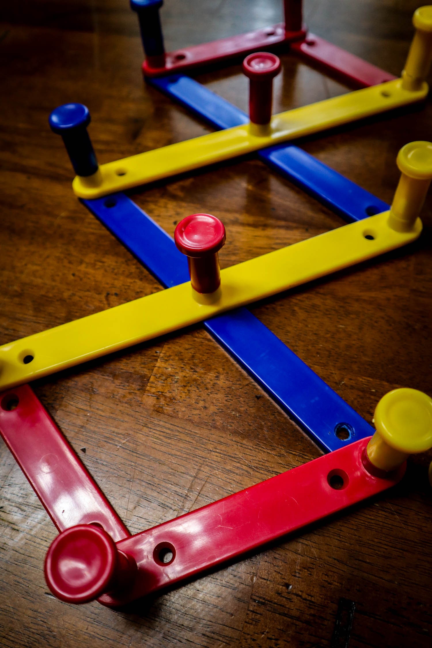 2 Vtg Accordion Peg Wall Mount Racks Plastic 10 Hooks Primary Colors ...