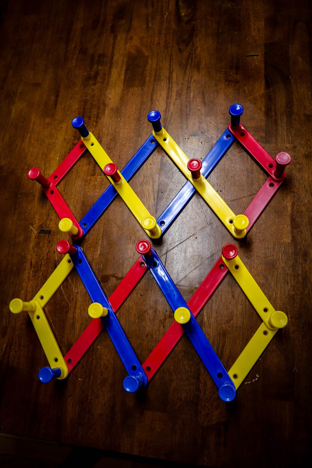 2 Vtg Accordion Peg Wall Mount Racks Plastic 10 Hooks Primary Colors ...