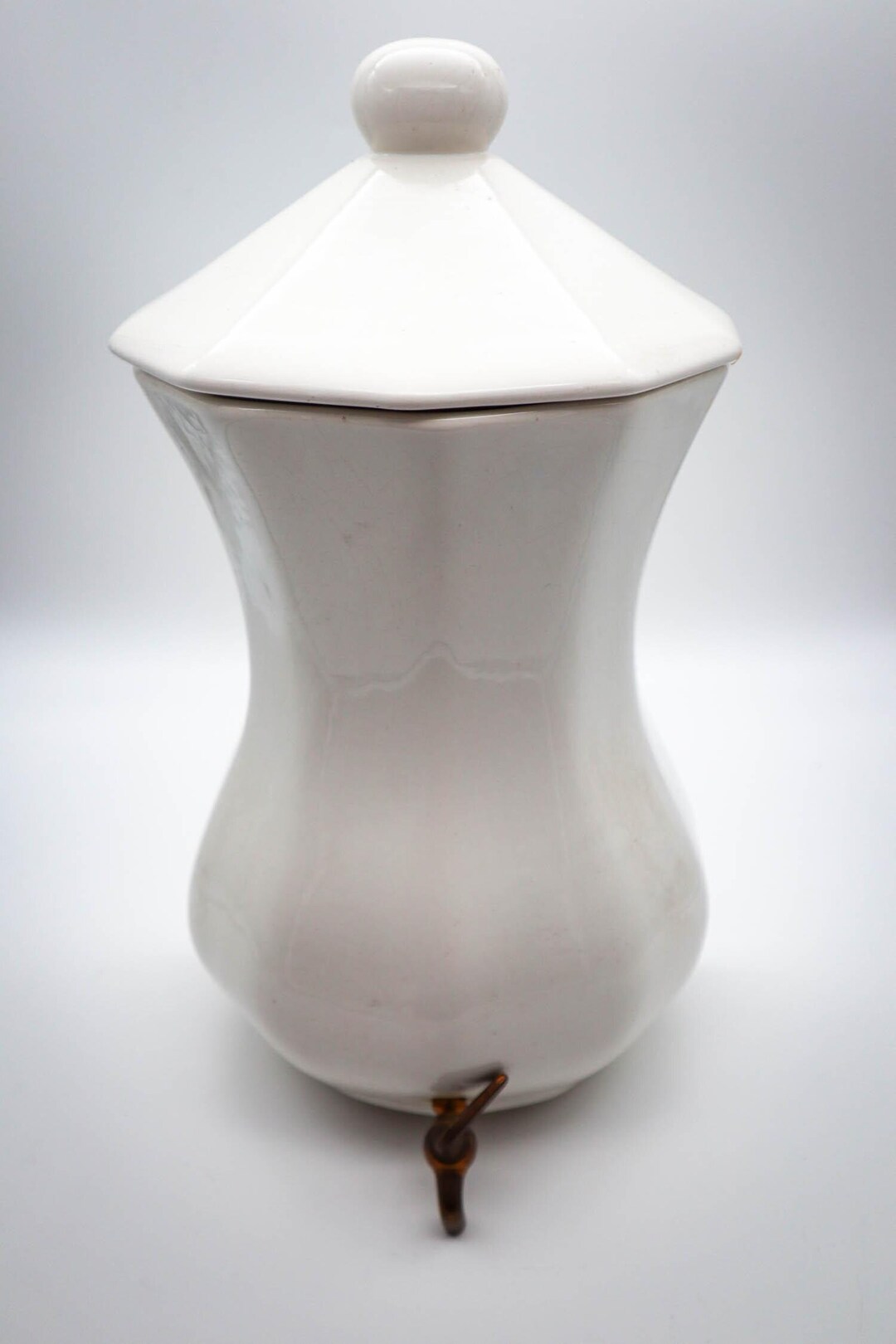 Vintage Wall Mounted Water Tank Lavabo Reservoir Brass Tap Spigot White ...