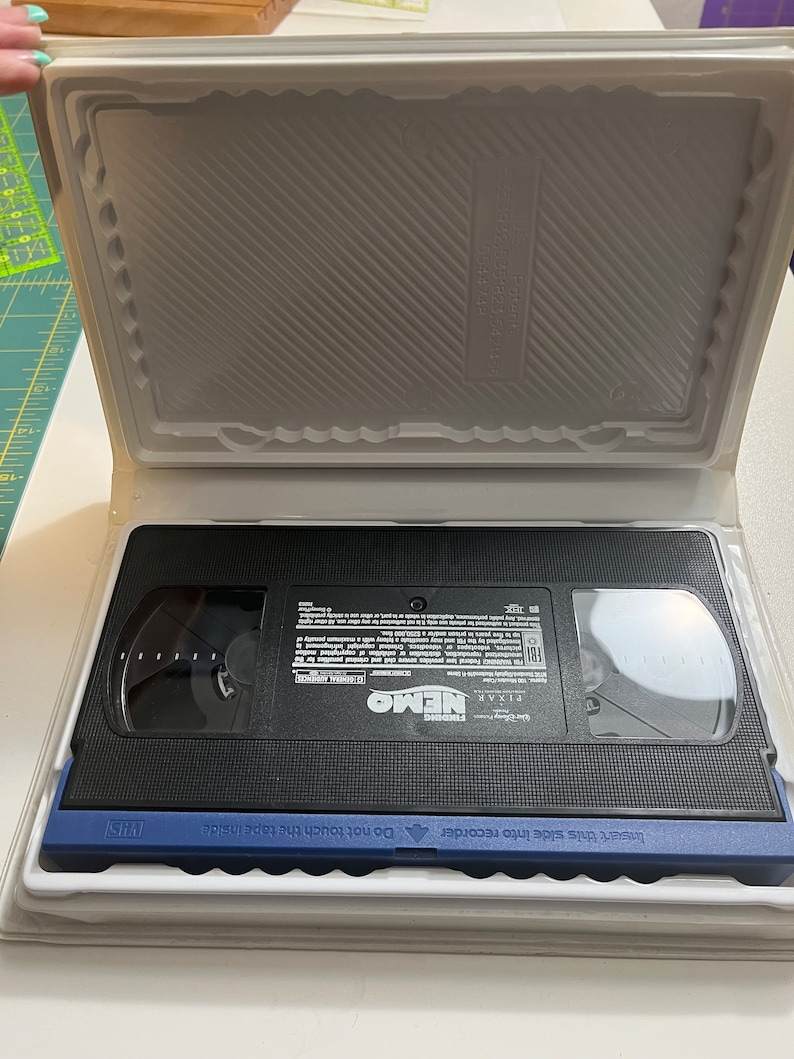 Walt Disney Pictures Pixar Finding Nemo VHS 2003 30081 Great Barrier ...