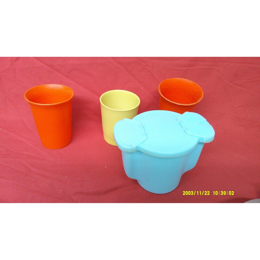 Tupperware Vintage Plastic Cup Set With Aqua Double Hinged Lid ...