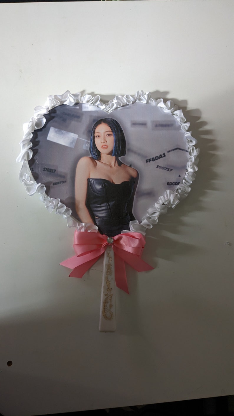 Blackpink Rosé Photo KPOP Picket / Fan With Ruffles - Etsy