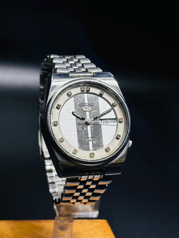 Rare Vintage Seiko 5 Automatic, Silver Dial ,Silver C… - Gem